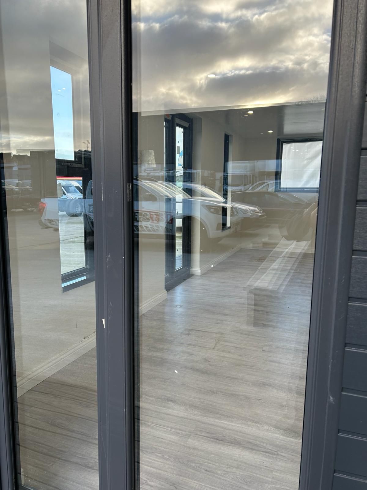 21FT X 7FT MOBILE OFFICE UNIT – J AND F TRUCKS AND VANS SALES