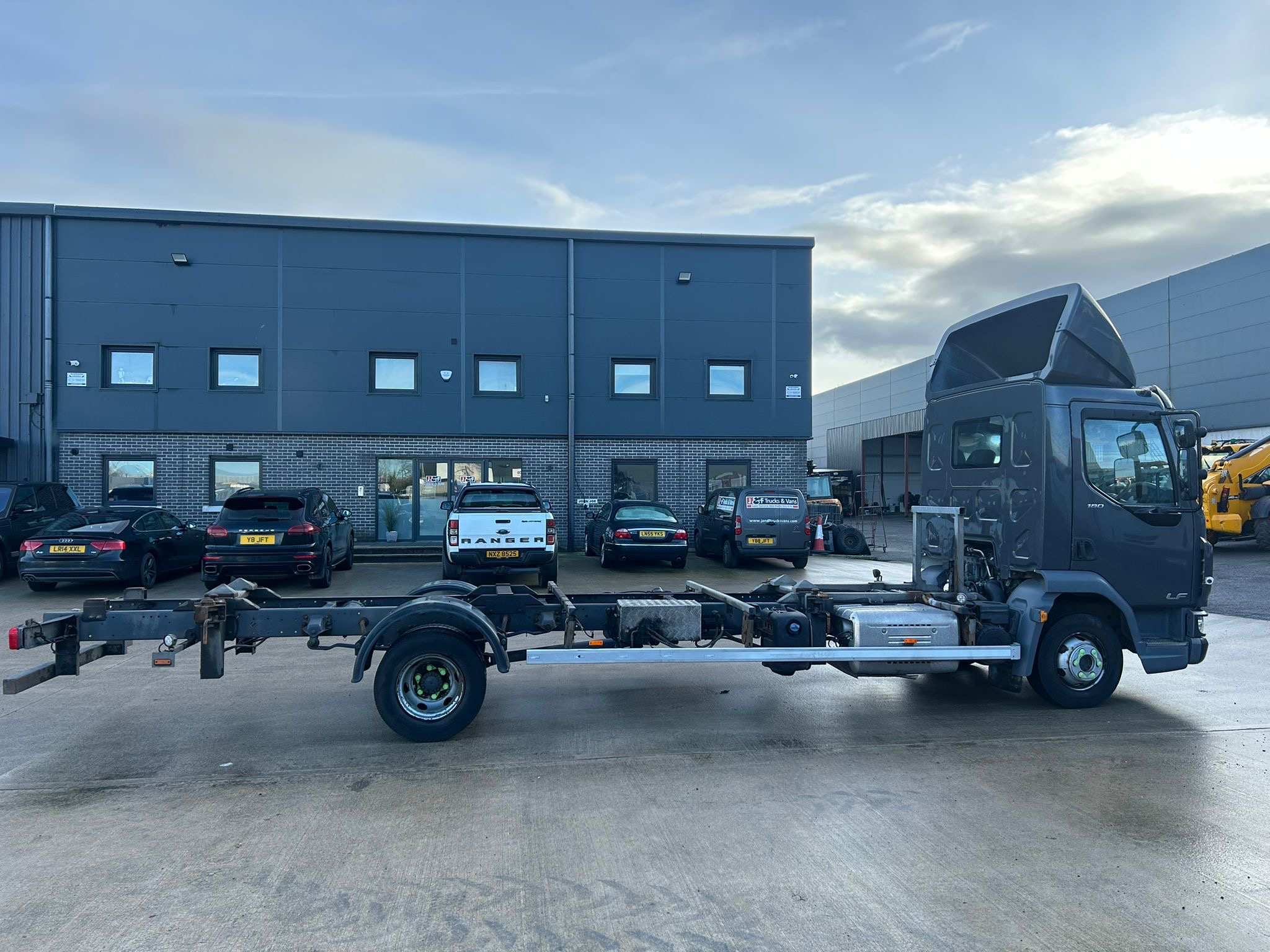 September 2019 DAF LF 180 7.5T Chassis Cab – J AND F TRUCKS AND VANS SALES