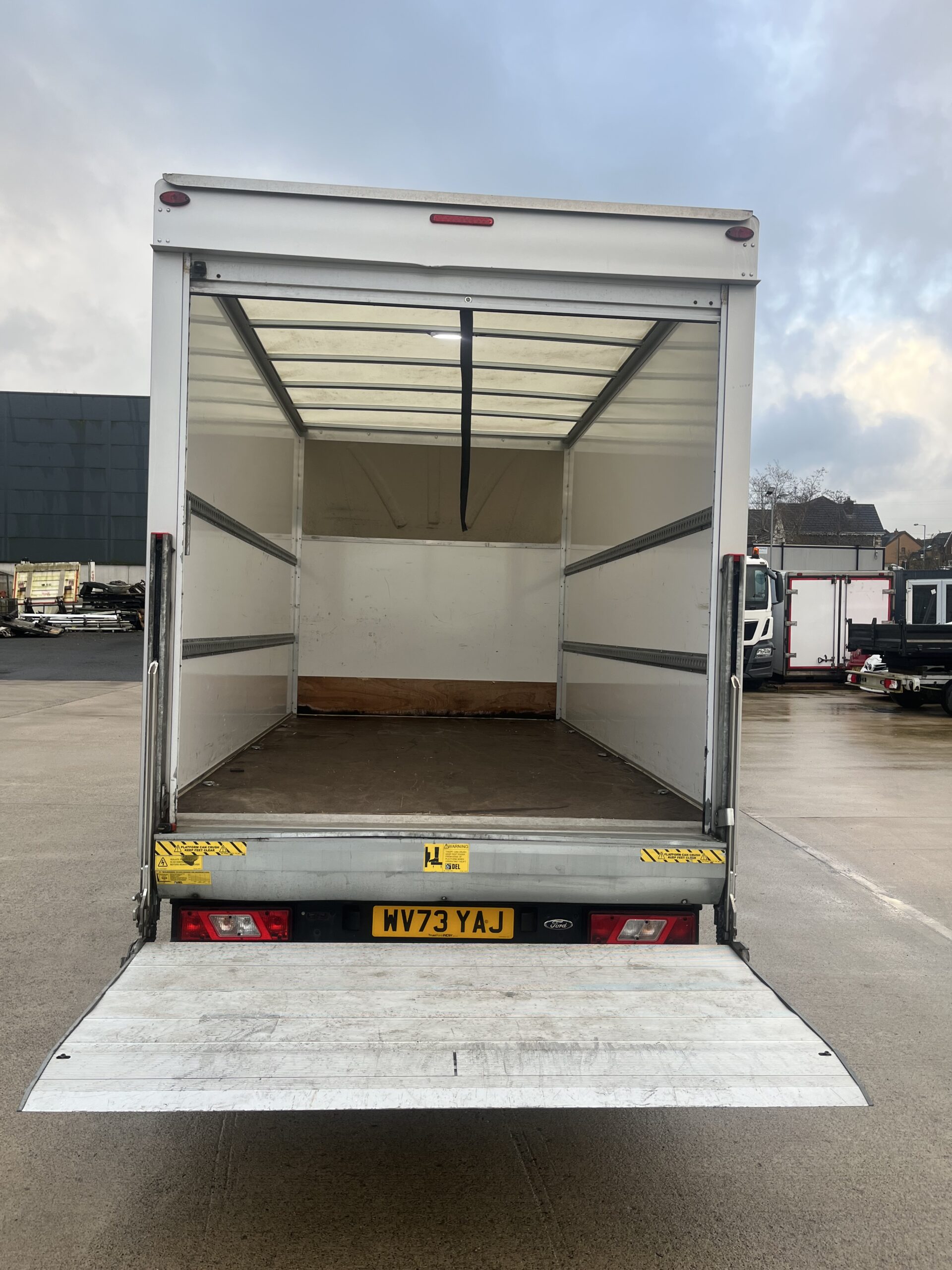 September 2023 Ford Transit 350 Luton – J AND F TRUCKS AND VANS SALES